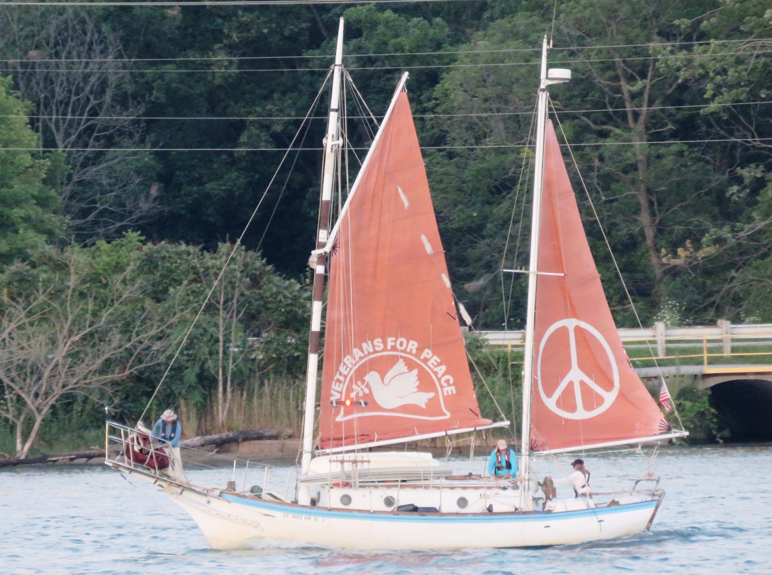 Veterans for Peace helm anti-nuke sailboat 'Golden Rule' up the St ...