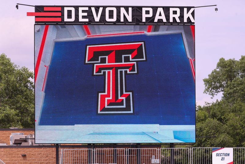 Texas Tech softball's WCWS game vs. Ole Miss in weather delay