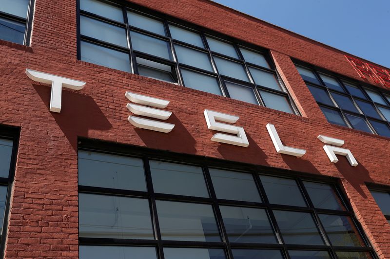 Tesla hiring over 1,000 workers to ramp up Semi truck production ...