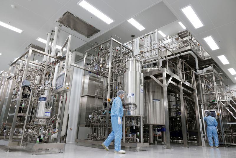 South Korea's April factory output unexpectedly declines 0.9% m/m